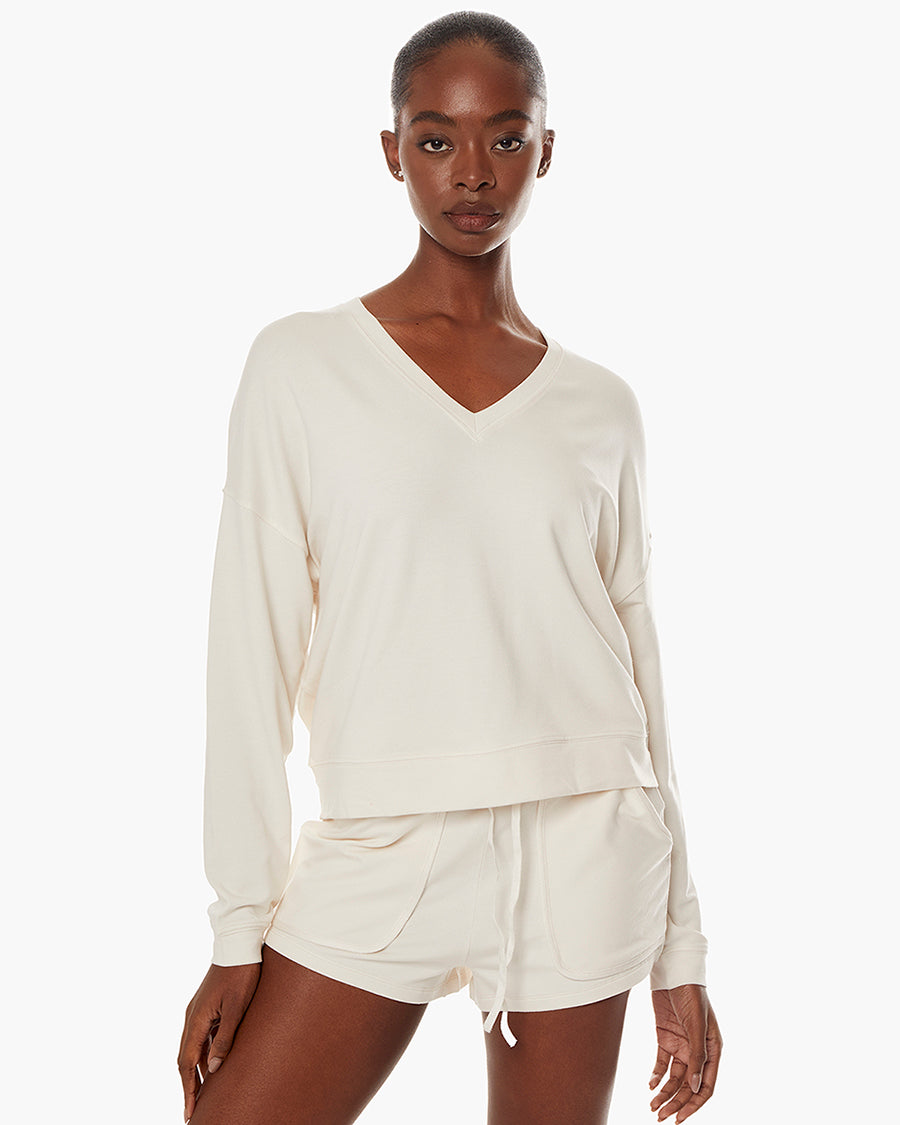 Matinée-de-Tennis-V-neck - Cream | Top | V-neck | Women's Clothing – TKEES